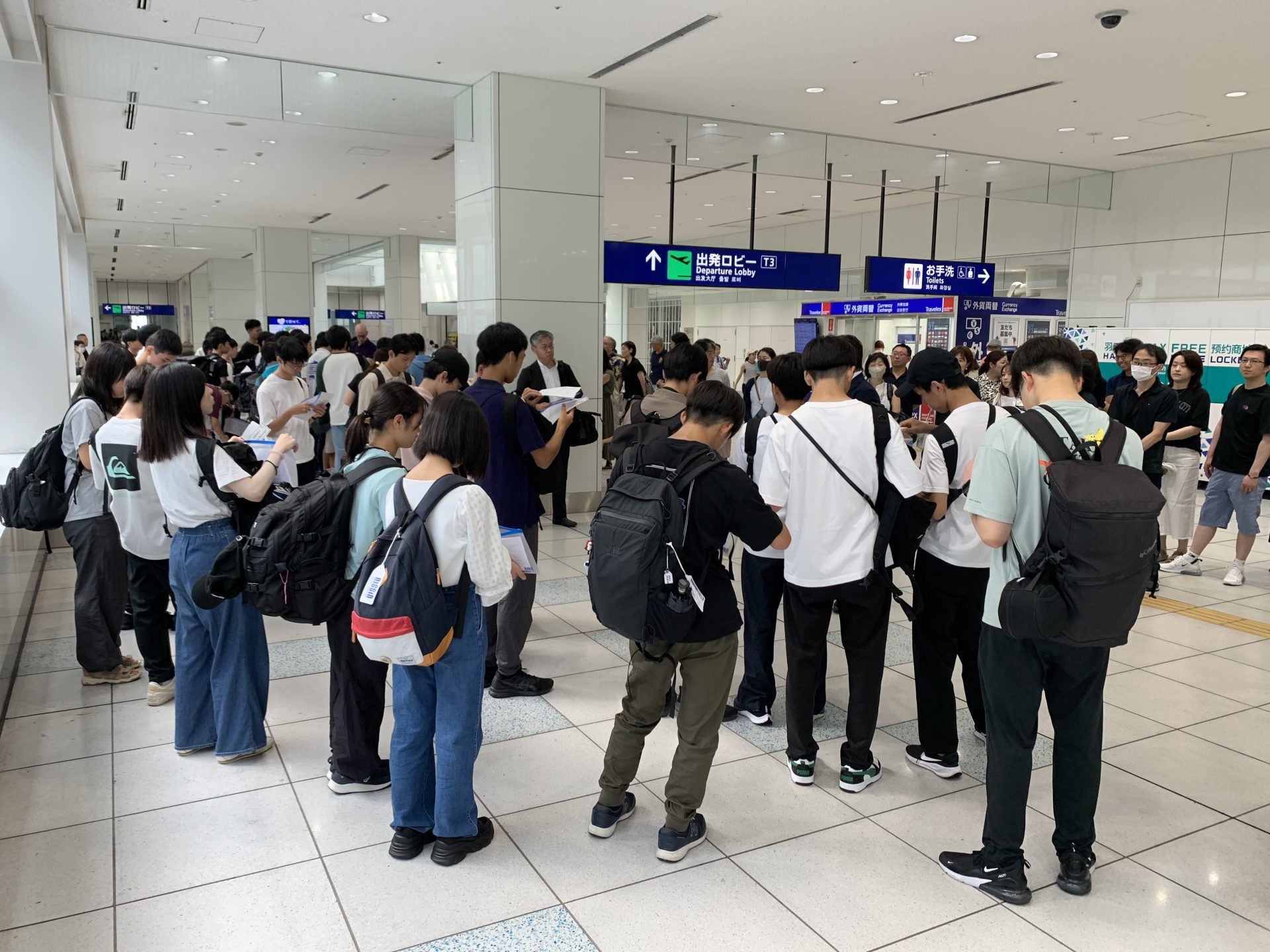 Dusemond Study Programmes出発 | 早稲田実業学校