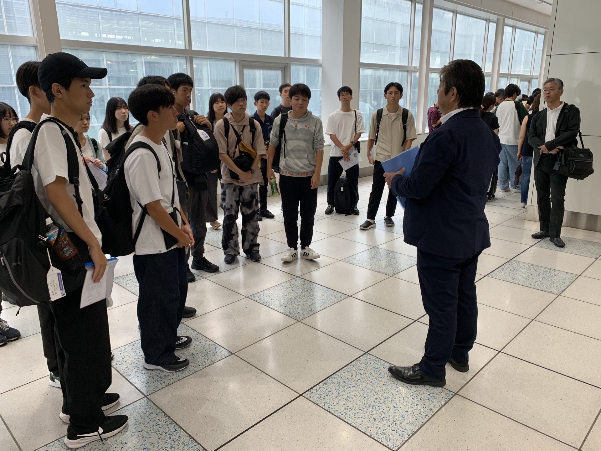 Dusemond Study Programmes出発 | 早稲田実業学校